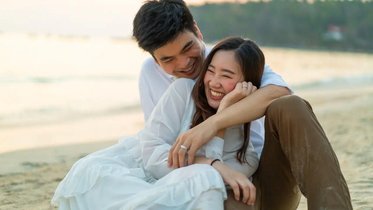 7 Cara Membuat Pria Menyukaimu dengan Sikap Lebih Elegan - Lifestyle Fimela.com