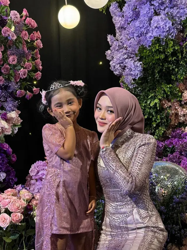 7 Potret Putri Delina dan Bintang di Pernikahan Rizky Febian, Penuh Kehangatan - Hot Liputan6.com