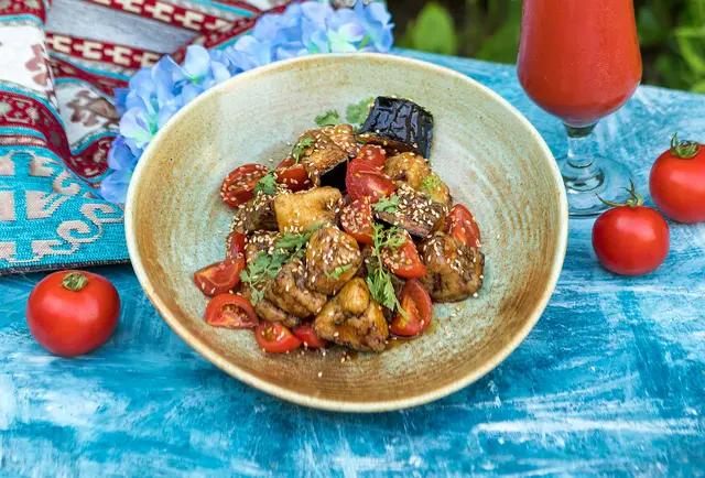 Menyembunyikan Wajah Putri Kecilnya, Ini 3 Potret Anak Jennifer Coppen ...