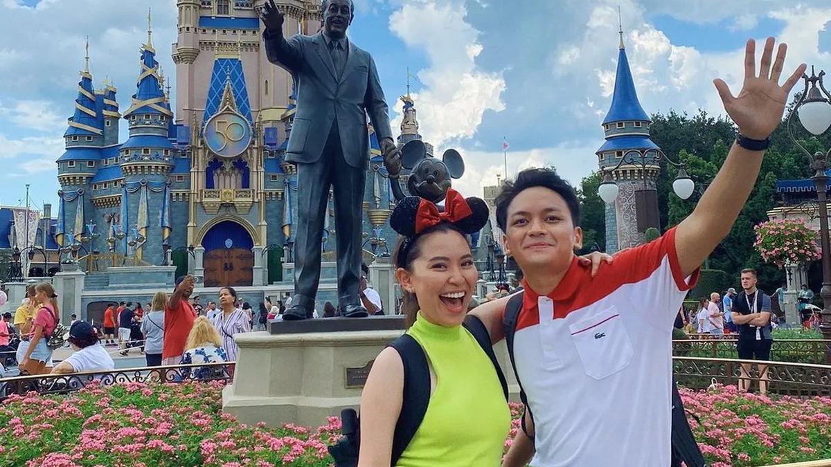 Potret Calvin Jeremy dan Istri Bulan Madu, Jelajah Amerika dan Kanada dari Disneyland Hingga ...