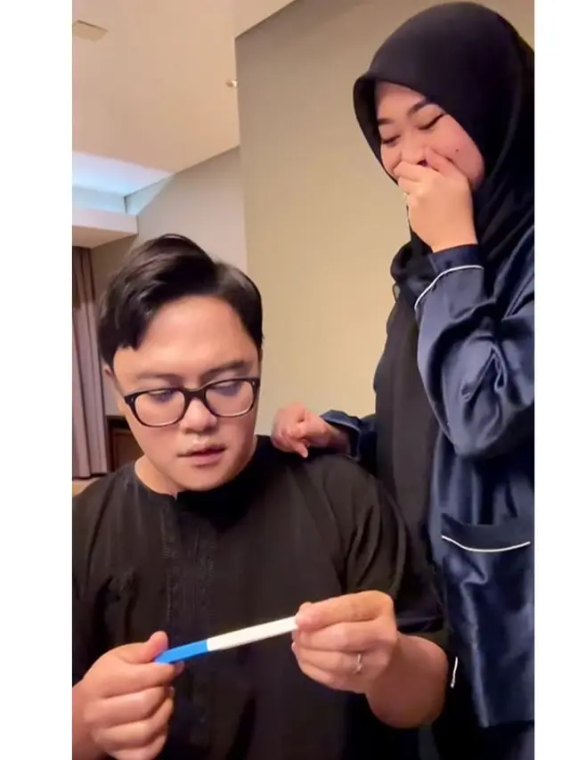 Penantian Tiga Tahun, Ini 7 Momen Haru Danang DA Umumkan Istri Hamil Anak Pertama - Hot Liputan6.com