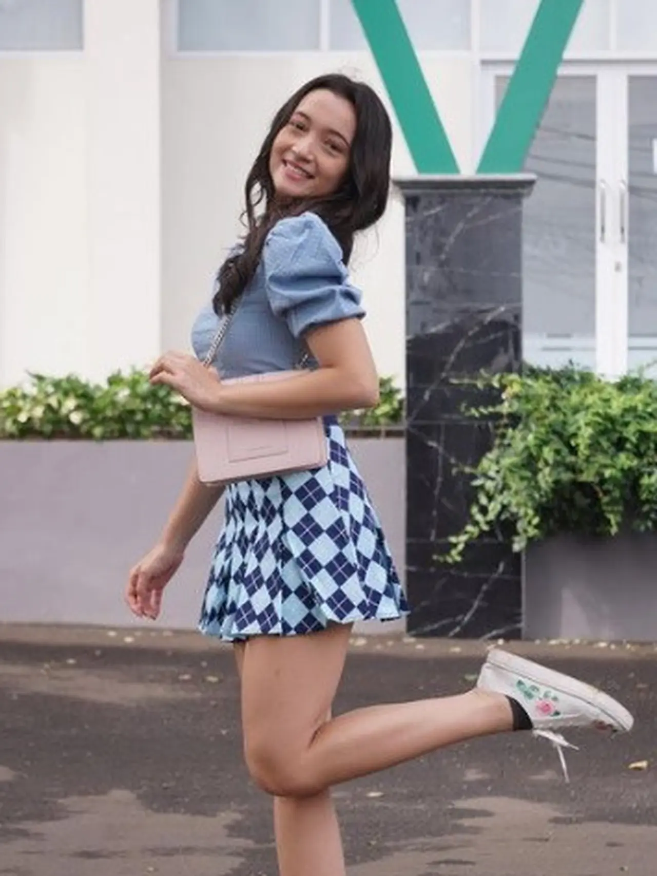 6 Gaya Megan Domani yang Girly Banget, Aura Cantik Sang Ratu Web Series Makin Terpancar ...