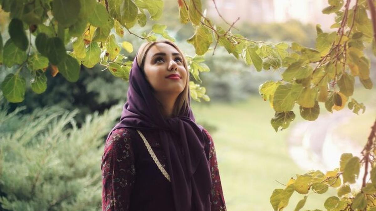 5 Model Baju Lebaran Warna Burgundy yang Jadi Tren di Tahun 2025 ...