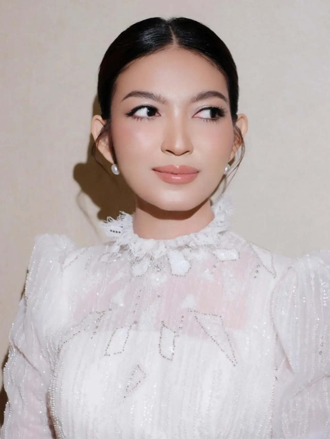 Foto-Foto Selvi Ananda Kenakan Busana Buatan Lokal - Citizen6 Liputan6.com