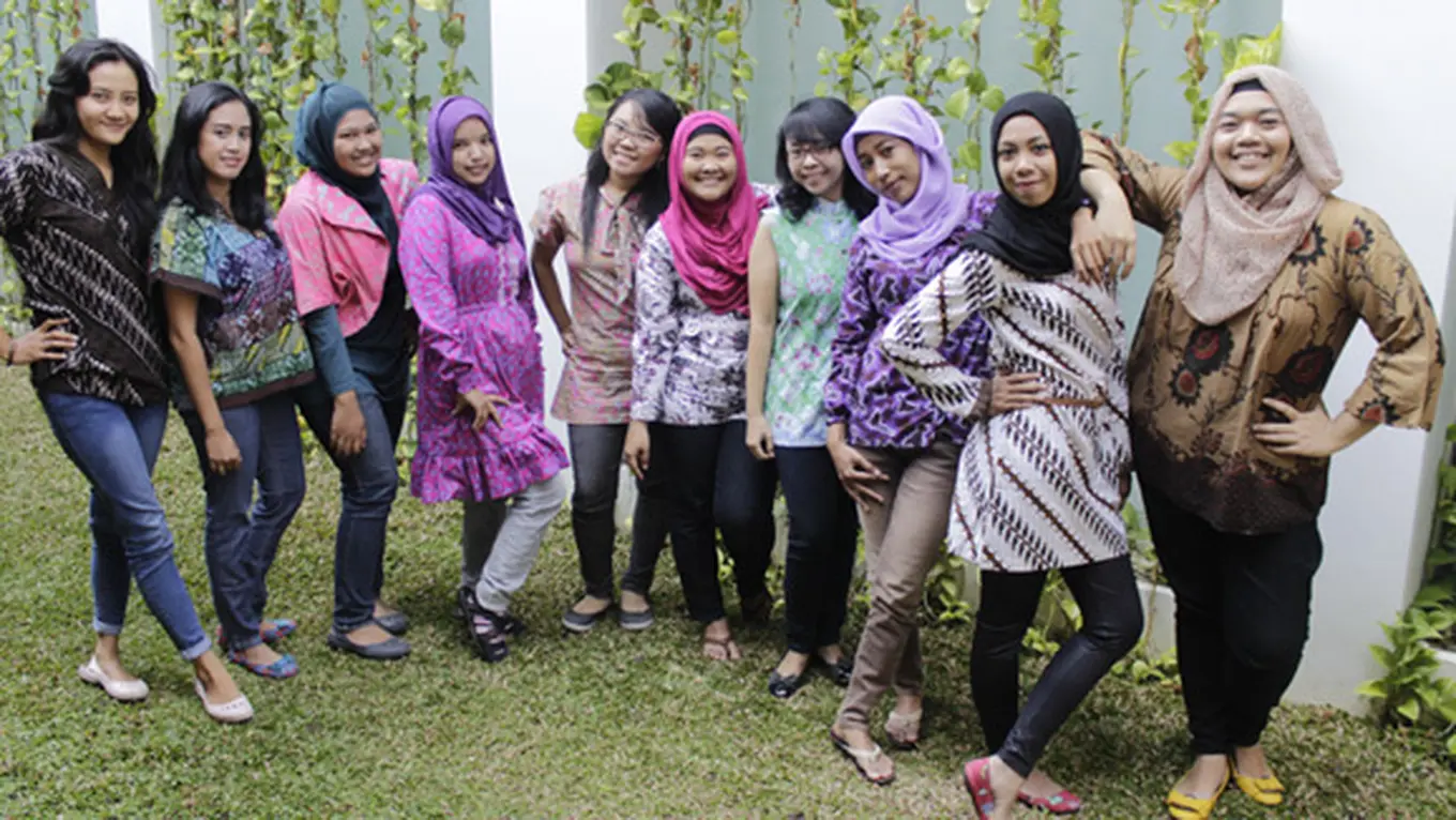 Yang Muda, Yang Bangga Dan Cinta Batik Indonesia - Fashion Fimela.com