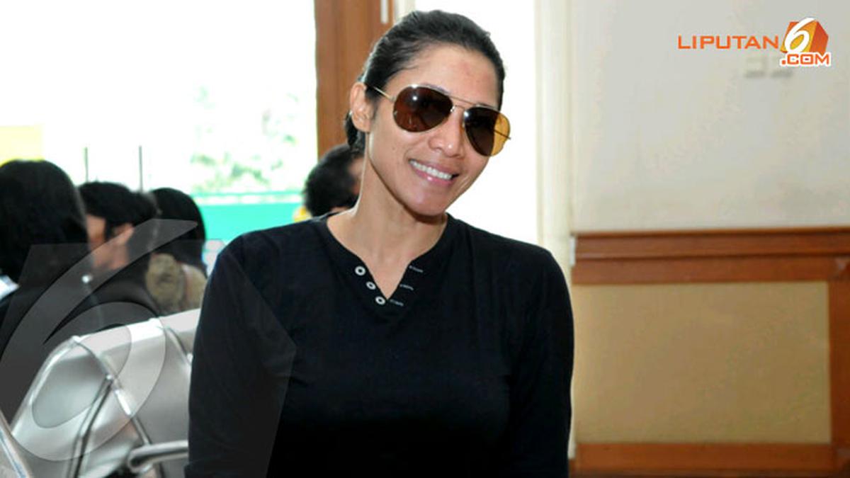 Anne J Cotto Ingin Buka Sekolah Jahit - ShowBiz Liputan6.com