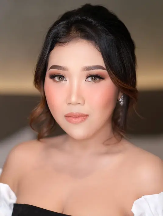 Pesona Kiky Saputri dengan Makeup Tebal, Disebut Mirip Gisella Anastasia - Foto Liputan6.com
