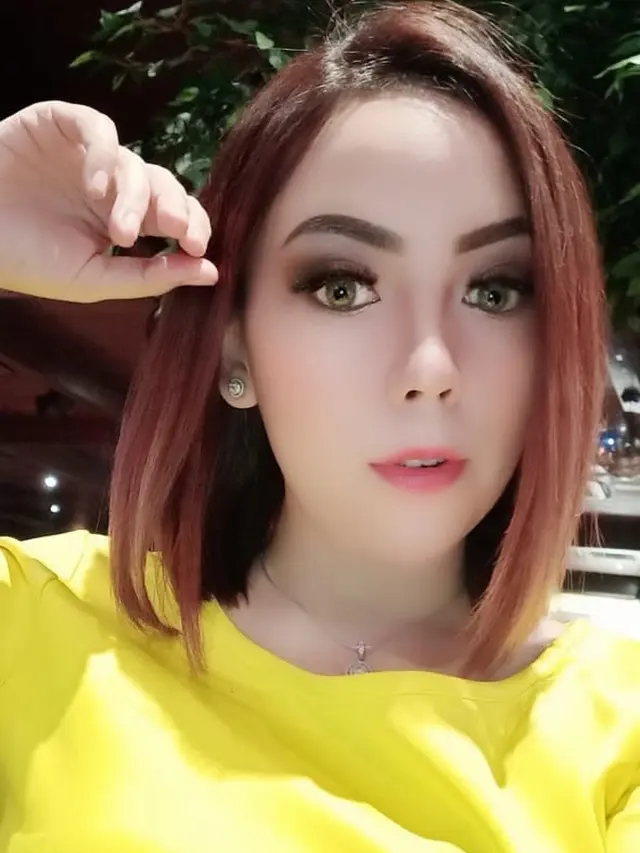 Kata Presenter Dewi Utami Soal Trend Kecantikan di Tahun 2021 - ShowBiz ...