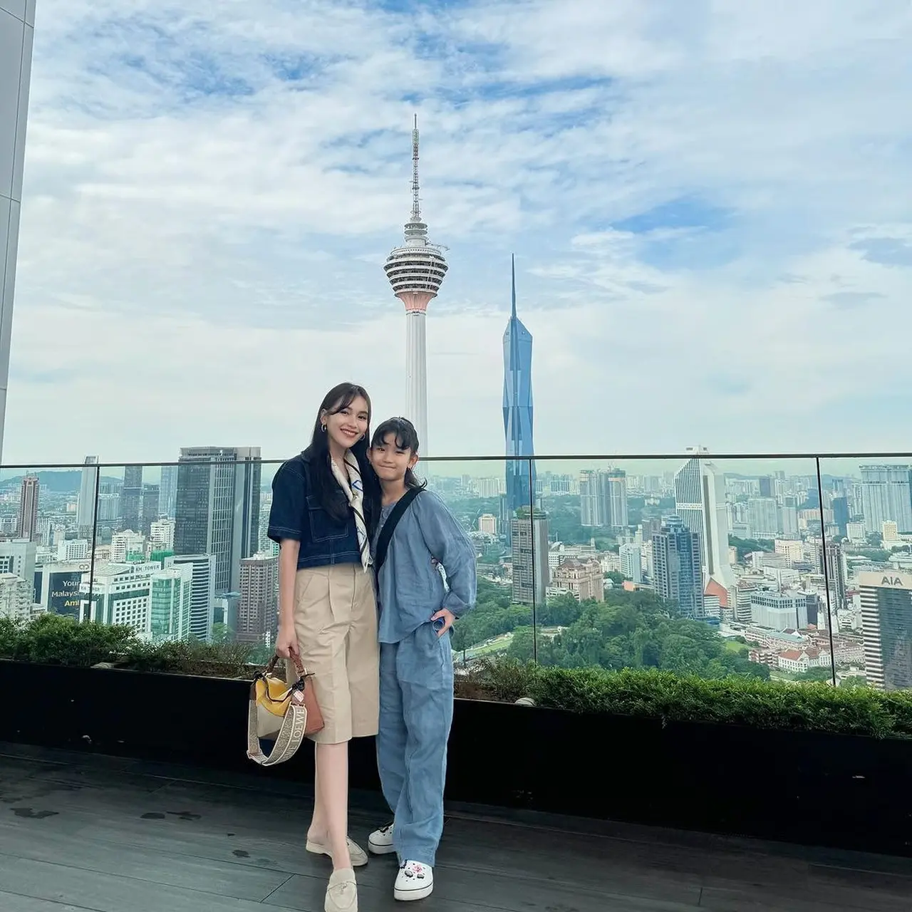 8 Potret Penampilan Ayu Ting Ting dan Bilqis saat Liburan Ini Bak Kakak ...