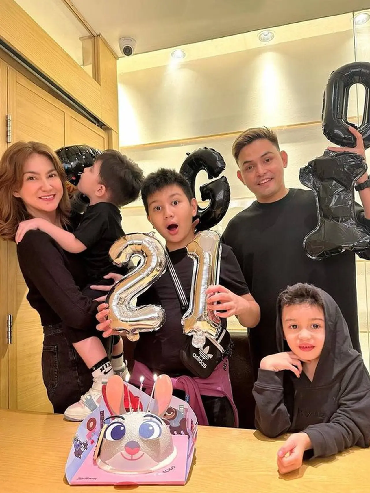 6 Potret Kebersamaan Keluarga Alessia Cestaro dan Ahmad Affandy yang ...