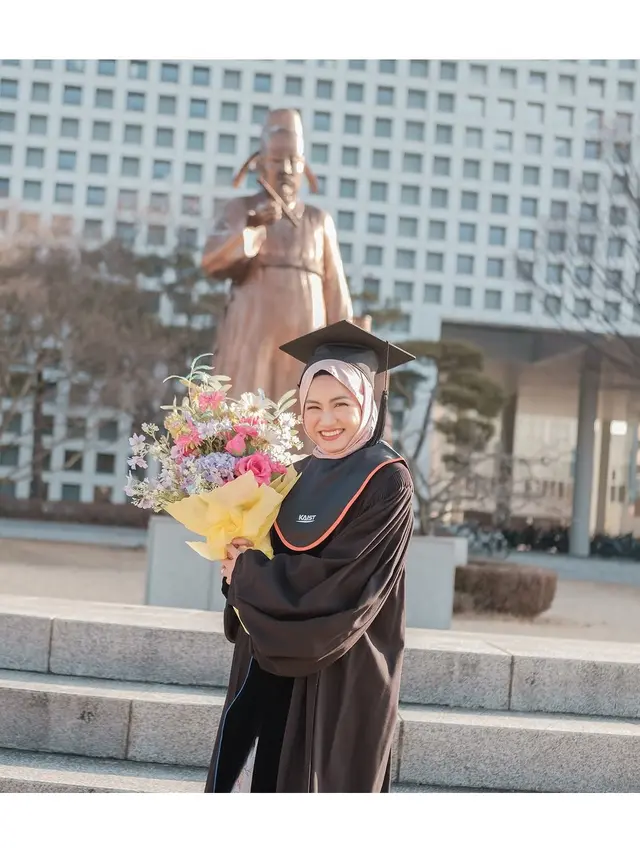 7 Potret Xaviera Putri Wisuda dari KAIST dengan Gelar Ganda, Didampingi Keluarga - Hot Liputan6.com