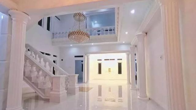 6 Potret Rumah Mewah di Garut yang Dijaga Ular Besar di Pagarnya - Hot ...