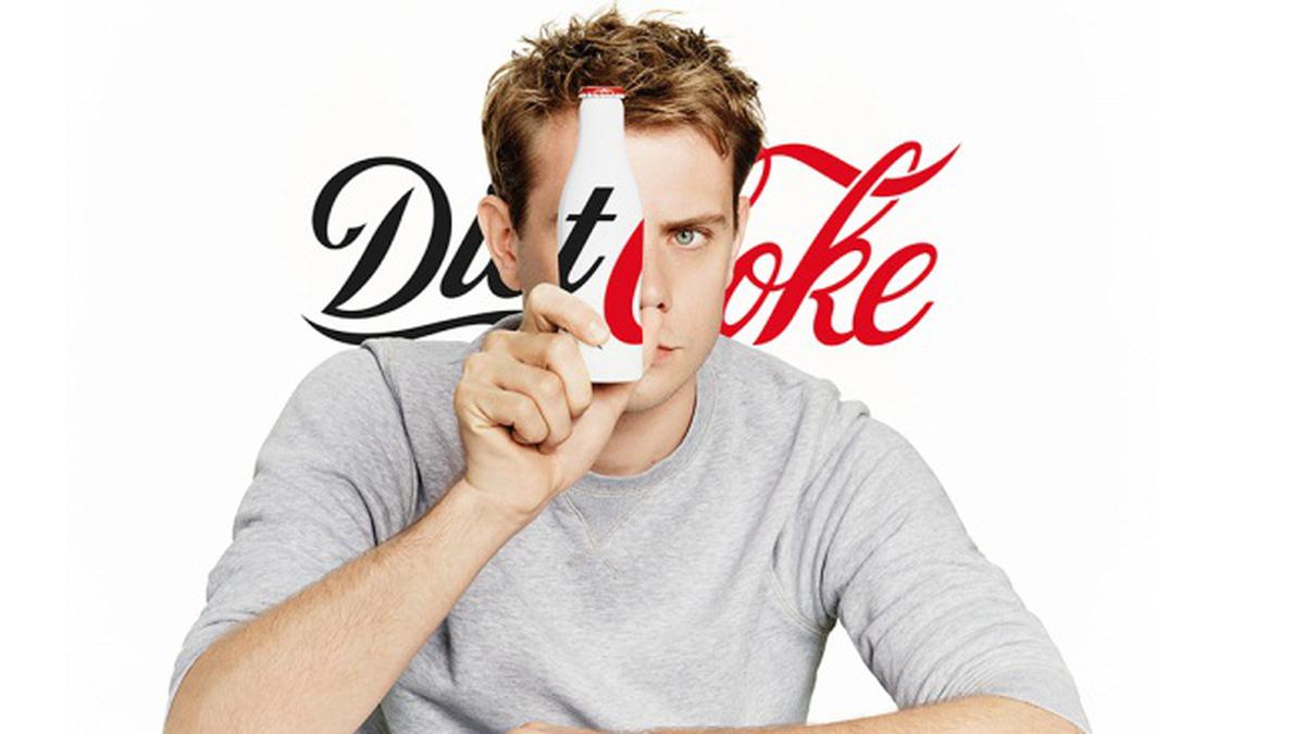 Desainer Jonathan Anderson Mendesain Botol Diet Coke