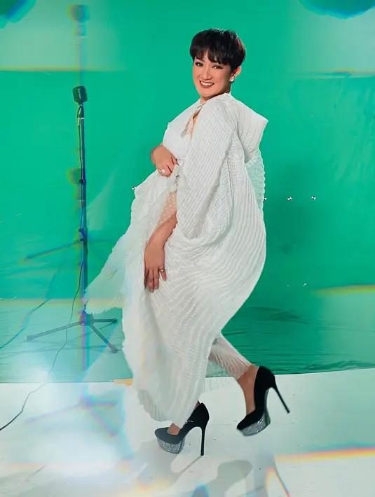 Pesona Melly Mono Eks Vokalis She yang Tampil Awet Muda Jelang Usia 40 ...