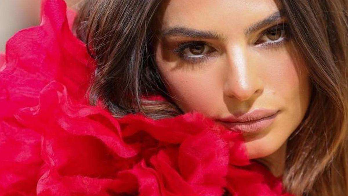 Pete Davidson Dikabarkan Kecani Emily Ratajkowski, Saling Memikat ...