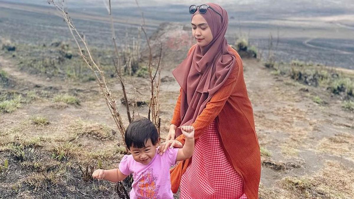 6 OOTD Kompak Ria Ricis dan Moana Liburan ke Malang hingga Berkunjung ...
