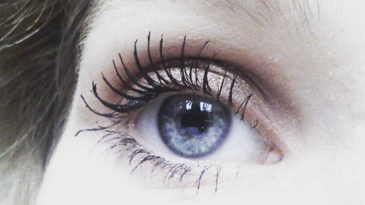 Dianggap Istimewa, Ini Kisah di Balik Orang-Orang Bermata Biru ...