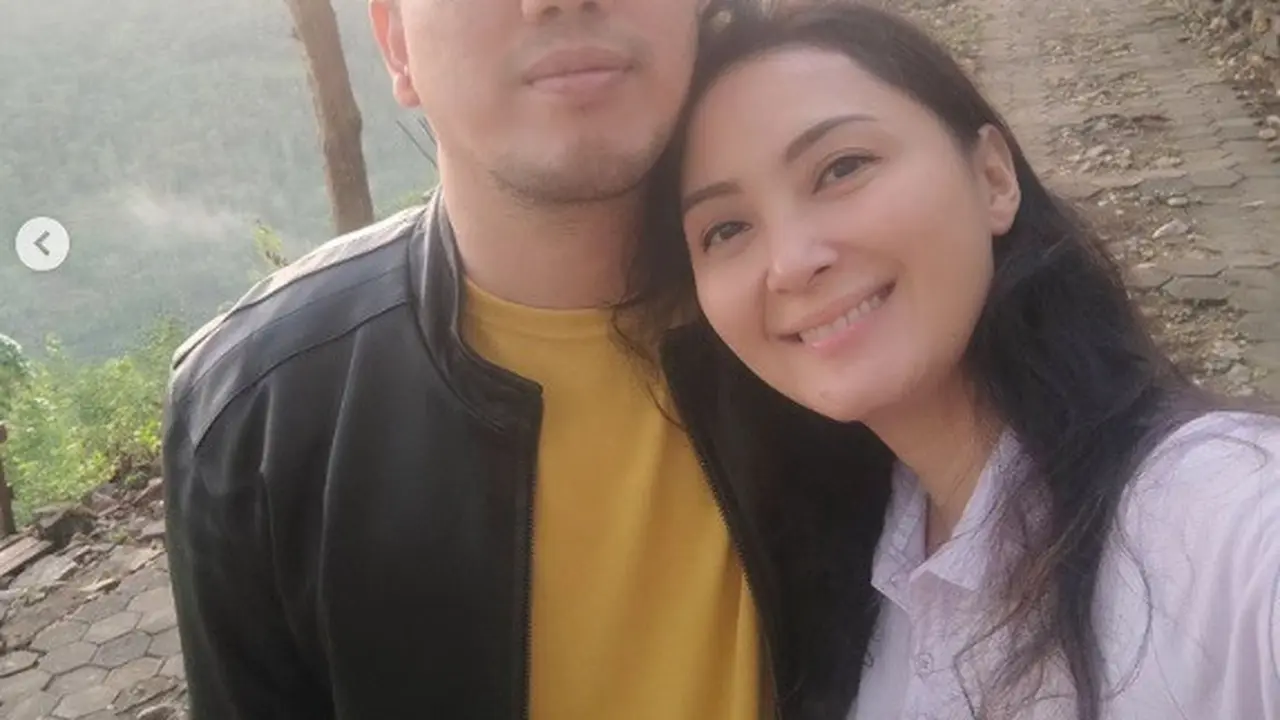 6 Potret Della Puspita Mesra dengan Arman Wosi Sang Suami, Sudah Menikah Lagi Usai 10 Tahun ...