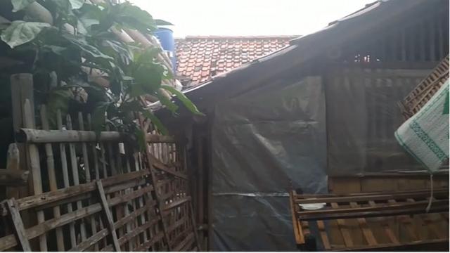 6 Potret Rumah Lord Rangga Petinggi Sunda Empire, Sederhana - Hot ...