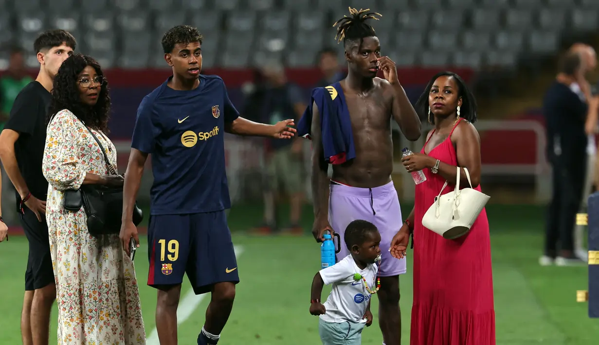 Foto: Lamine Yamal Rayakan Kemenangan Bareng Keluarga setelah Cetak Gol ...