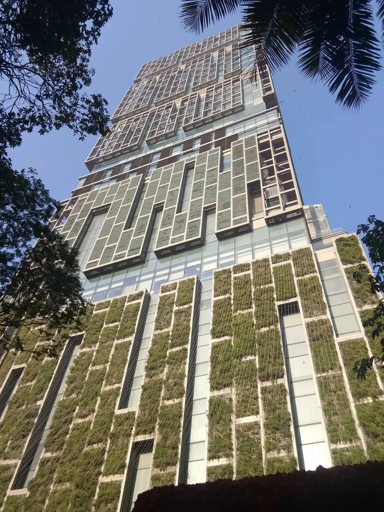 Rumah Antilia Bertingkat 27, Lokasi Pernikahan Isha Ambani dan Anand ...