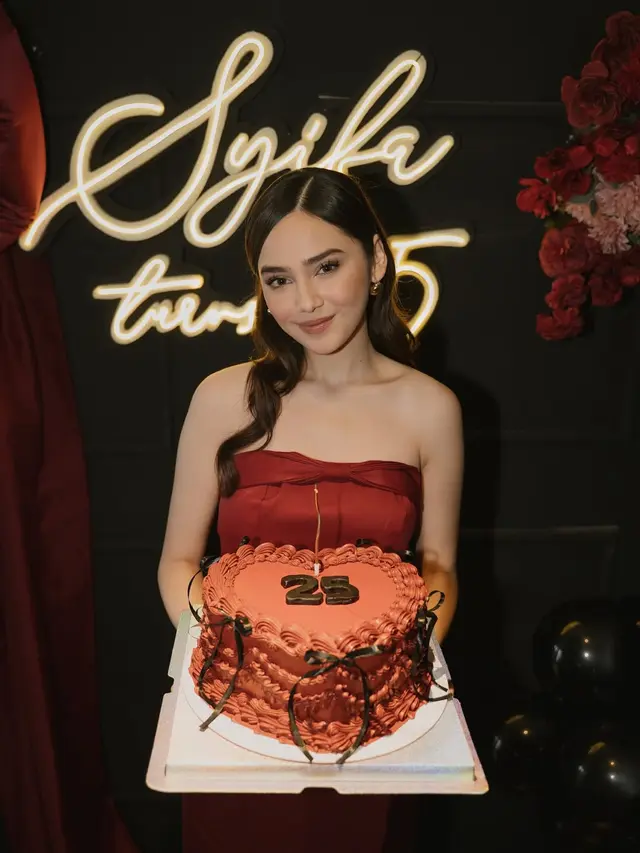 Detail Dress Merah Syifa Hadju di Perayaan Ultah ke-25, Tampil Anggun ...