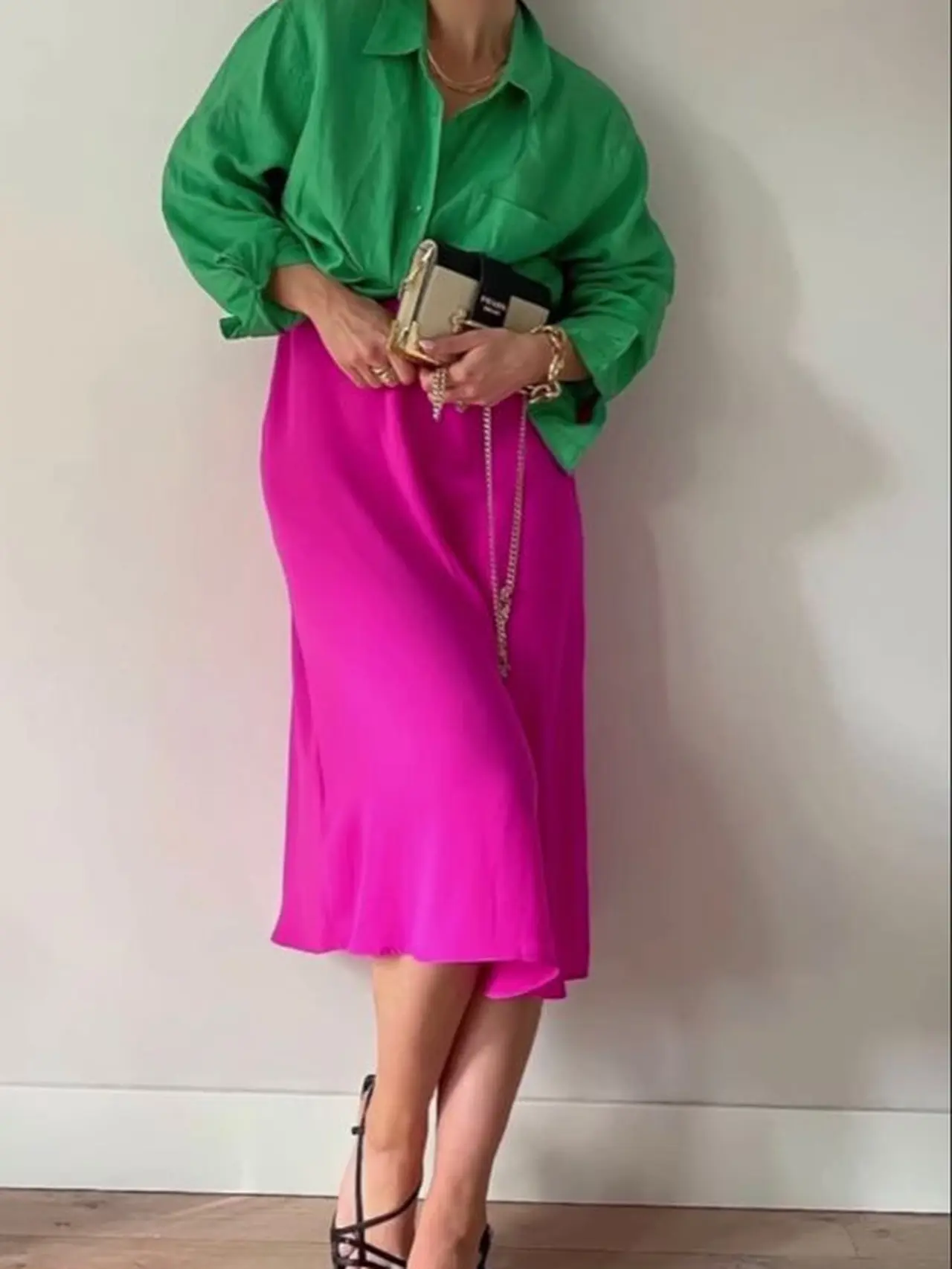 Tips OOTD: 7 Inspirasi dan Kombinasi Warna dengan Neon Pink yang Jadi ...