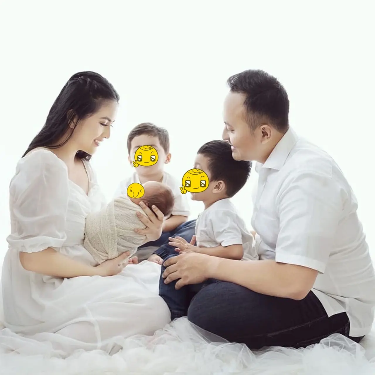 6 Tahun Menikah, Ini 6 Potret Keluarga Kecil Kadek Devie yang Harmonis ...