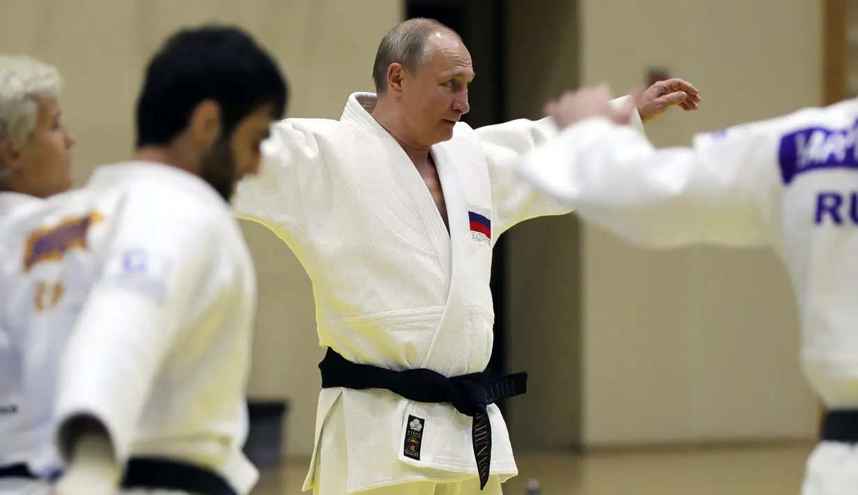 FOTO: Aksi Putin Latihan Judo Bersama Atlet Nasional Rusia - Foto ...