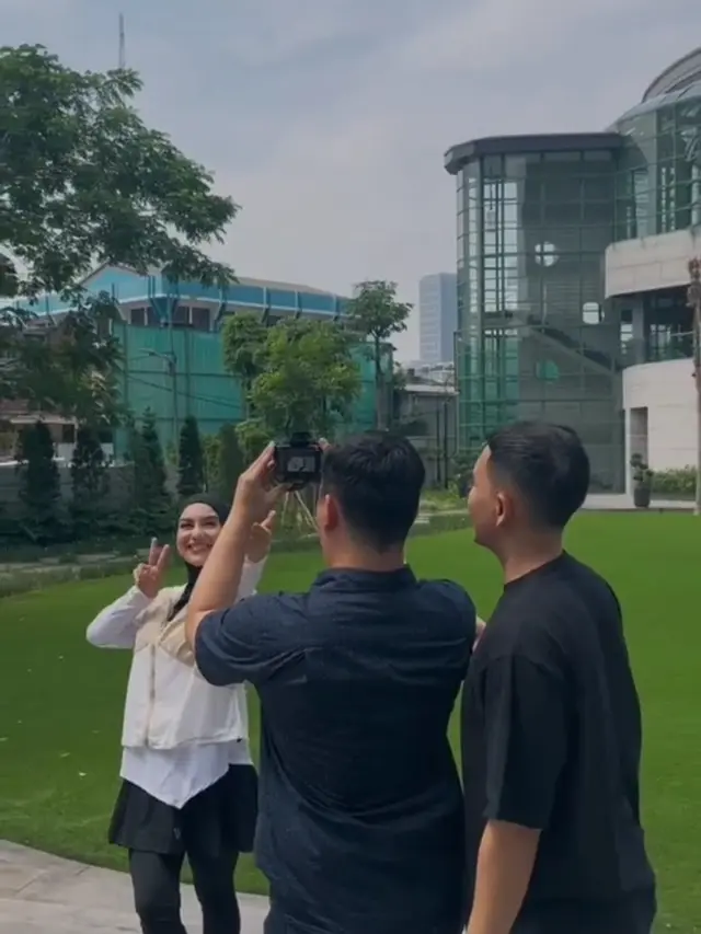 7 Potret Irish Bella Sibuk Syuting Saat Ammar Zoni Ditangkap Lagi Kasus Narkoba - Hot Liputan6.com