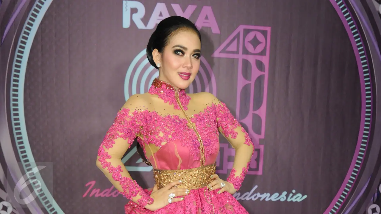 Aksi Rusuh Syahrini di Backstage Konser Raya 21 Tahun Indosiar ...