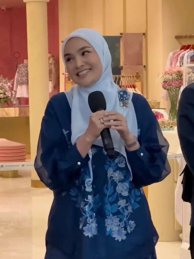 Eksplorasi Desainer Ria Miranda di Dunia Seni, Hadirkan Koleksi ...