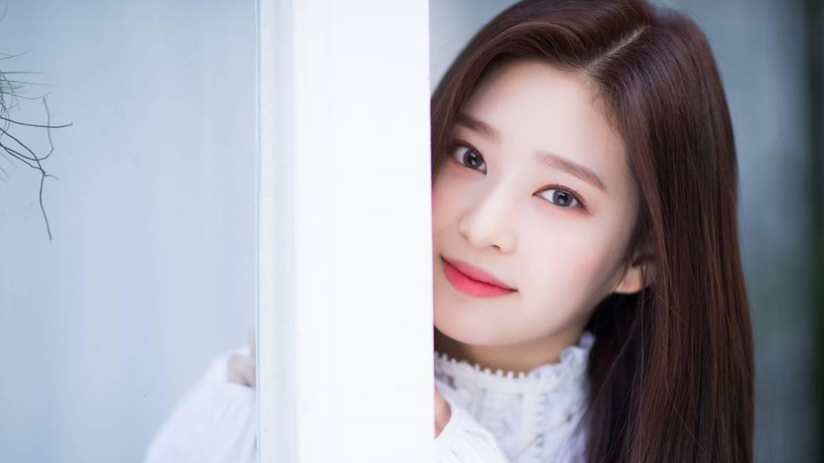 6 Potret Cantik Member Visual IZONE, Kim Minjoo