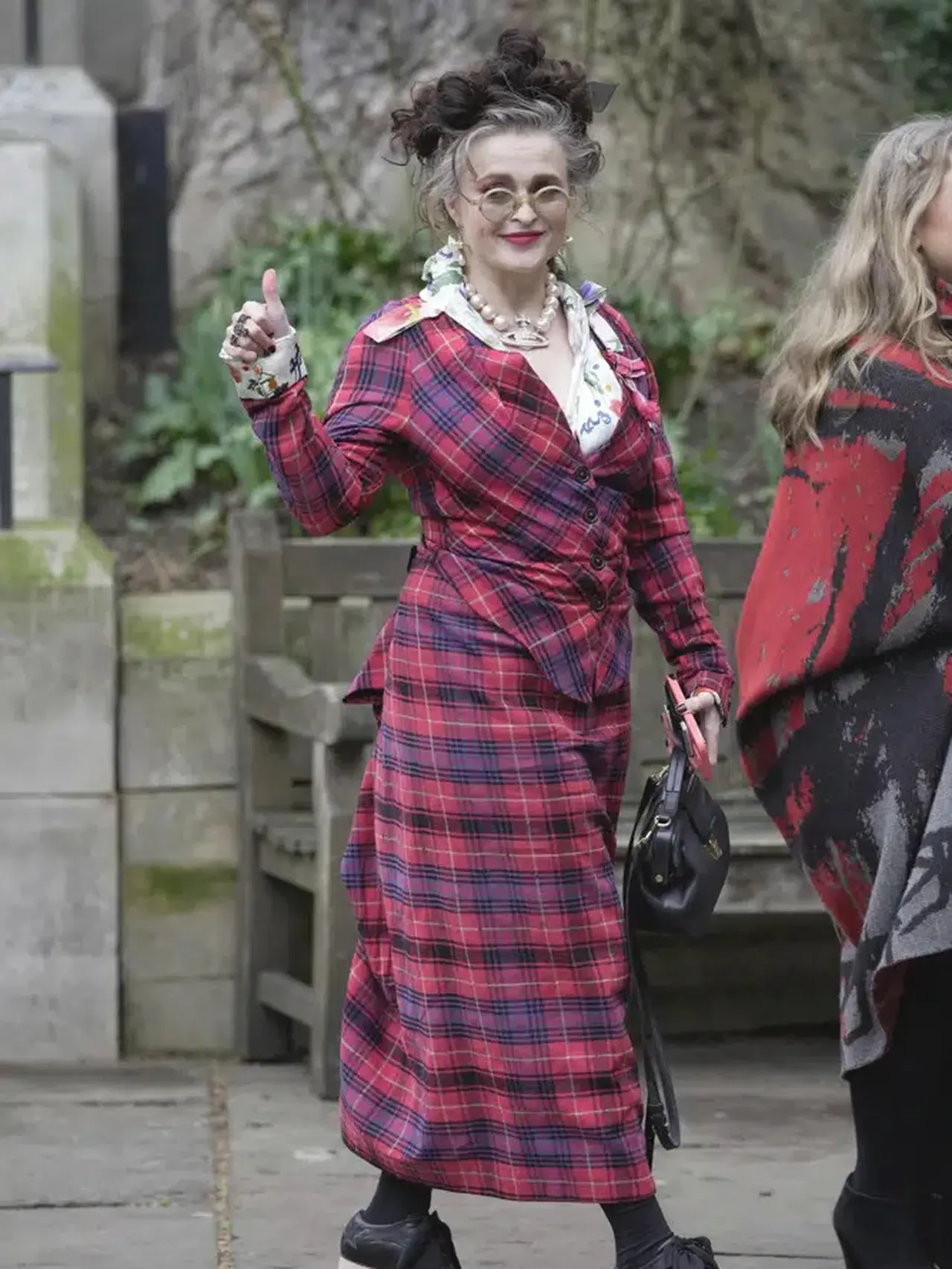 Gaya Para Selebritas Beri Penghormatan Terakhir untuk Vivienne Westwood ...