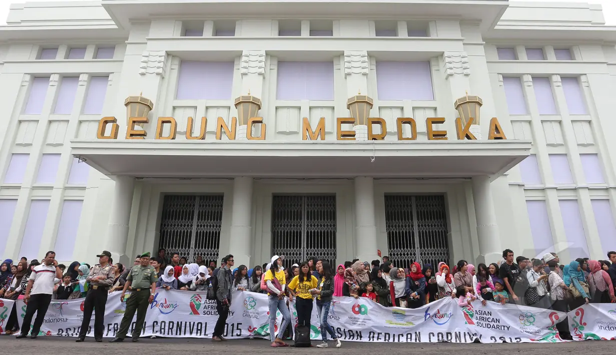 Antusias Warga Lihat Karnaval KAA - Foto Liputan6.com