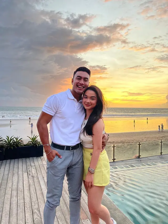 Sempat Dijodohkan dengan Fuji, Ini 7 Potret Austin Alexander dan ...