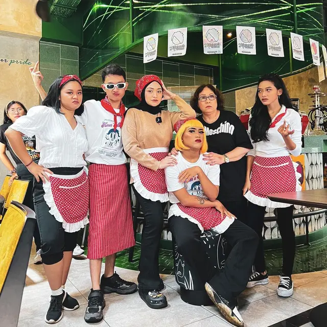 5 Potret Artis Kunjungi Restoran yang Pelayannya Galak: Lucinta Luna ...