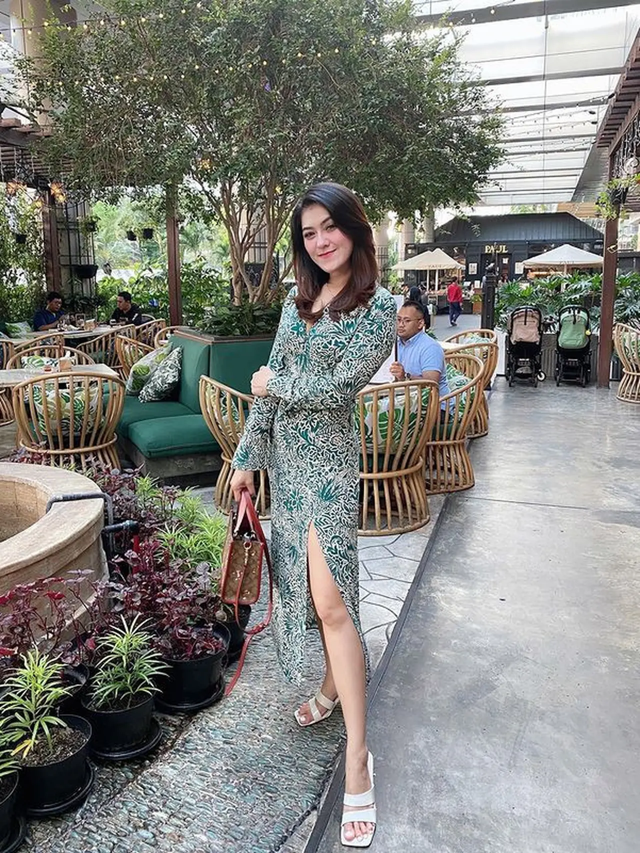 Jarang Tersorot, Intip 10 Potret Mantan Istri Andika Kangen Band yang Cantik Bak Sosialita Ibukota