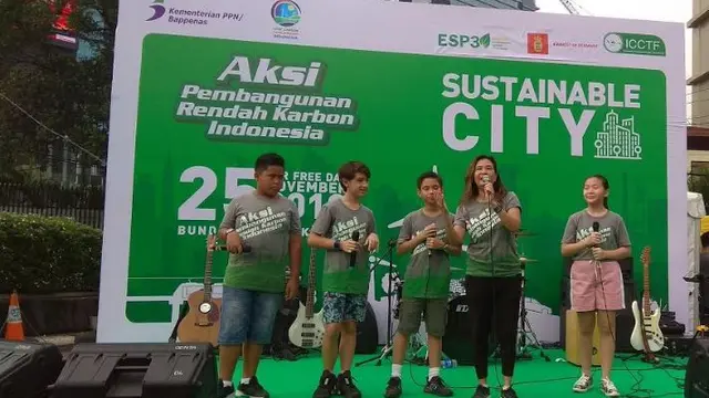 Oppie Andaresta Sosialisasikan Rendah Karbon Indonesia di CFD - ShowBiz ...