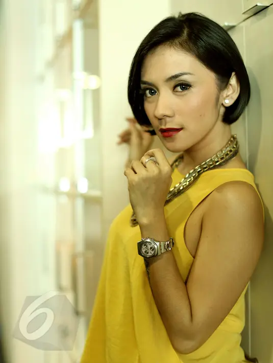 Enno Lerian, Mantan Penyanyi Cilik yang Kini Menjadi Hot Mama - Foto ...