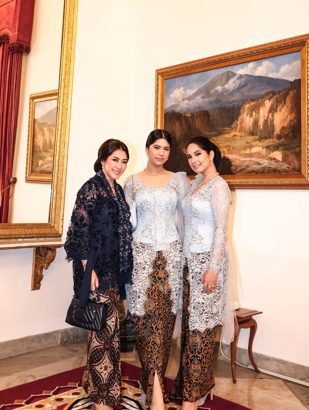 6 Pesona Anggun Almira Putri Annisa Pohan yang Sudah Remaja Kenakan ...