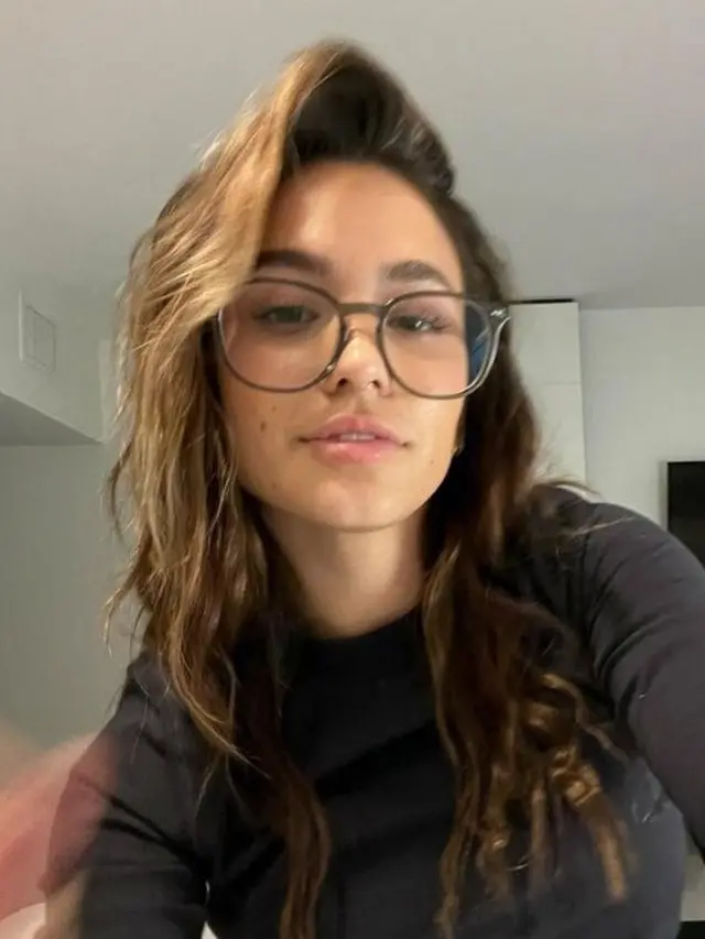Model Galang Dana Bantuan Korban Kebakaran Maui Hawaii dengan Kirim ...