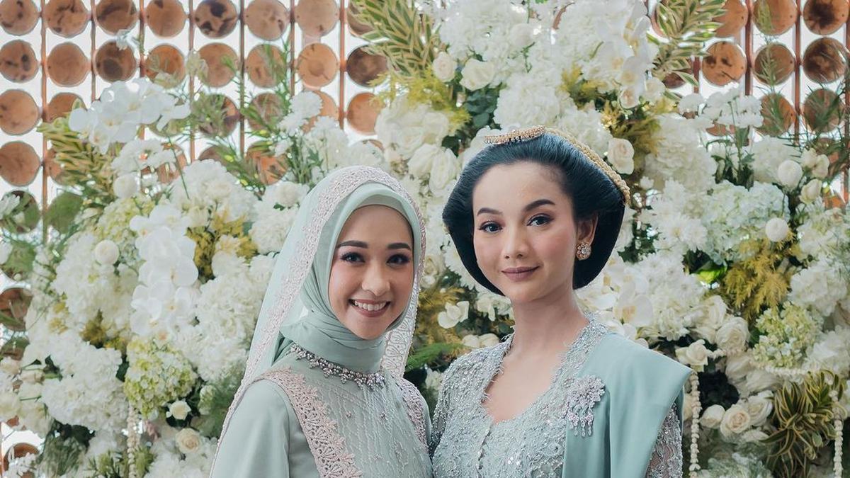 6 Tampilan Serasi Tante Keponakan Poppy Bunga dan Glenca Chysara Saat ...