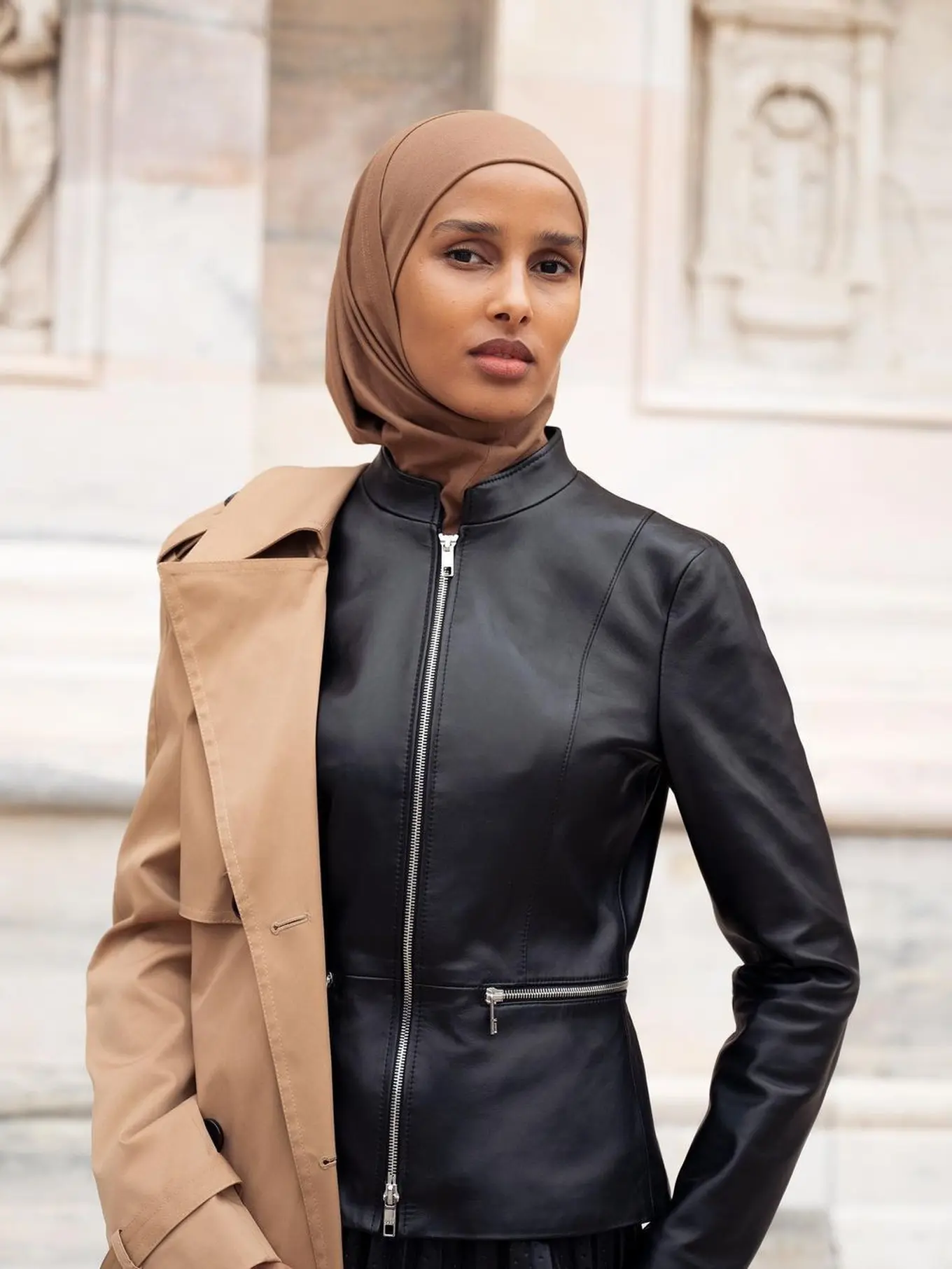 Cantik dan Elegannya Rawdah Mohamed, Model dan Editor Vogue Berhijab ...