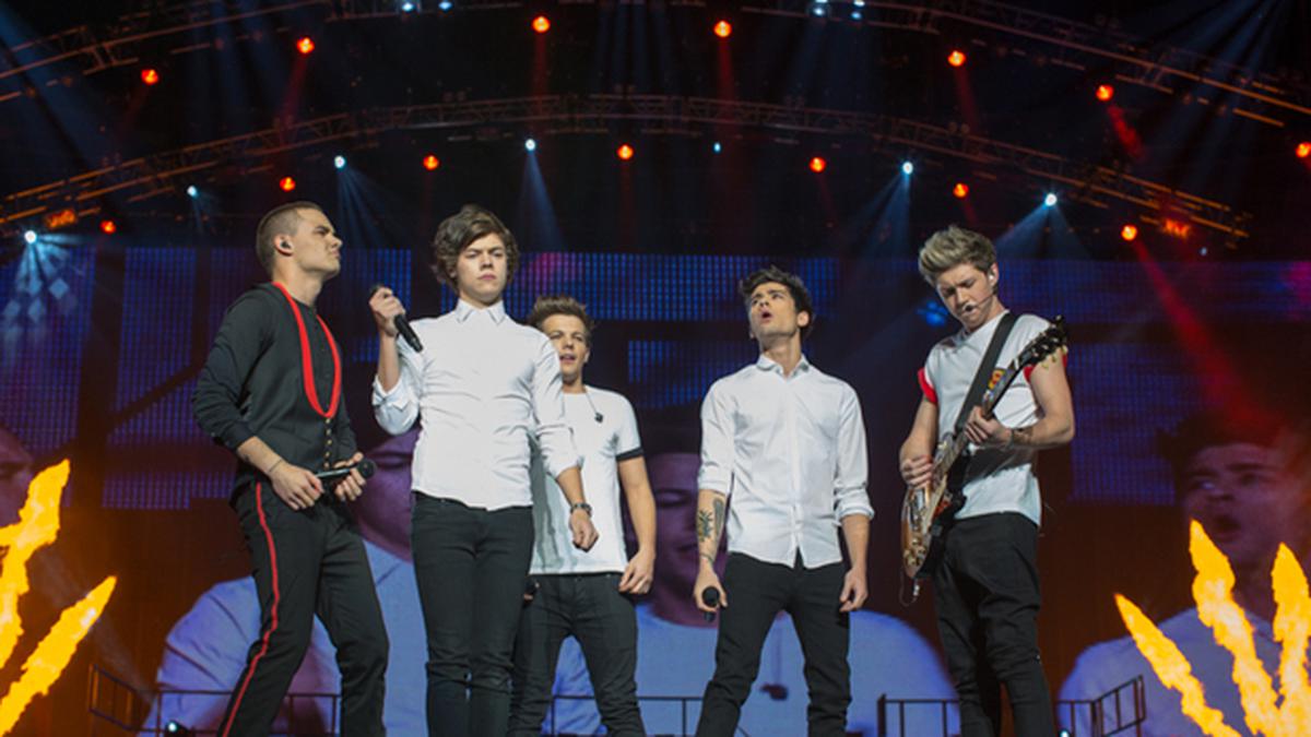 4 Kejadian Buruk yang Menimpa One Direction di Atas Panggung