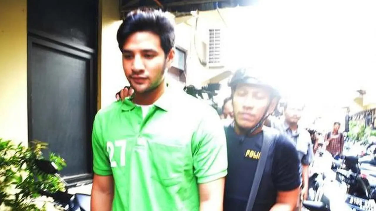 6 Potret Lawas Ammar Zoni Kala Ditangkap Tahun 2017, Kini Kembali Terjerat Narkoba - Hot ...