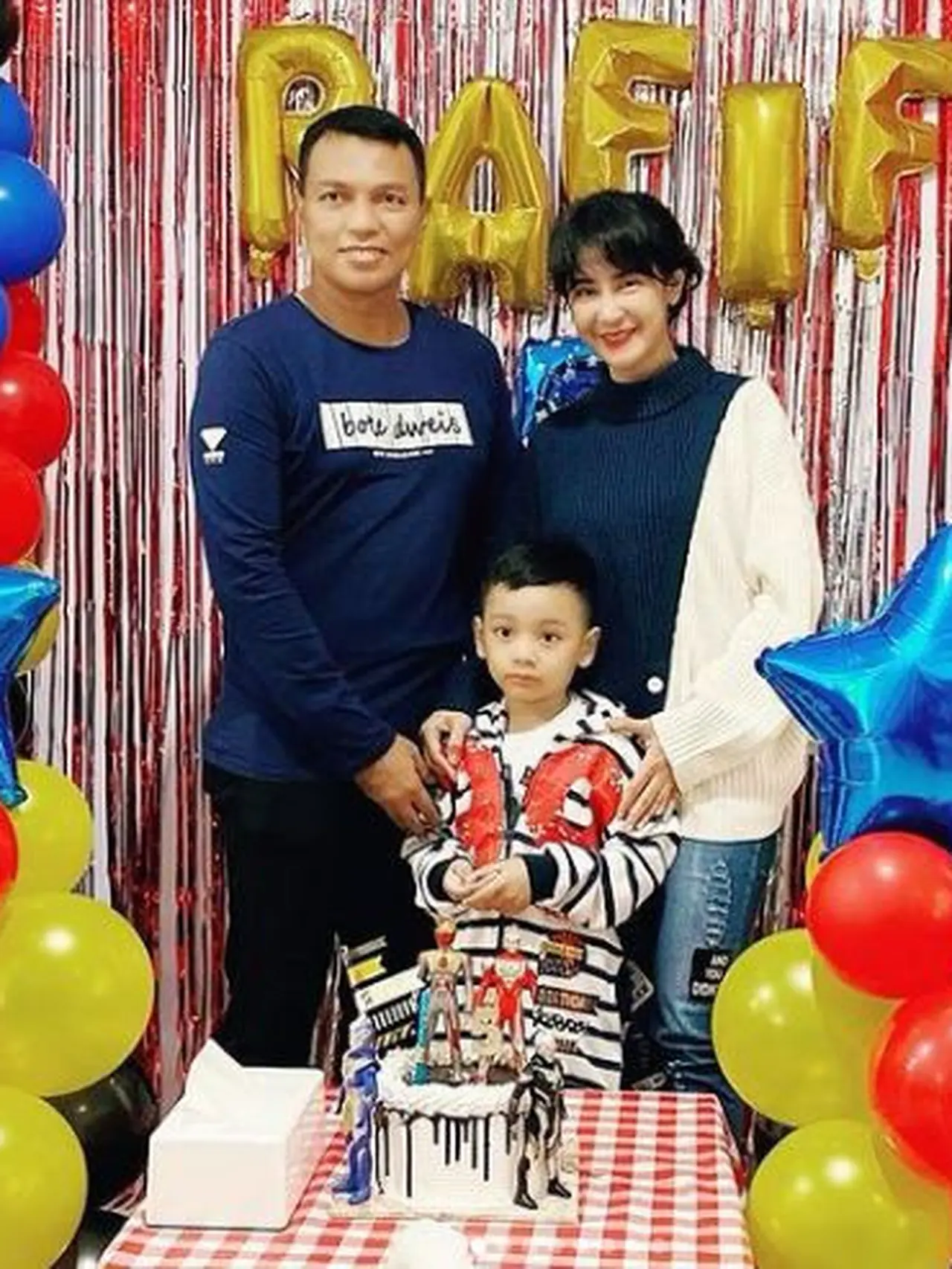 9 Potret Ganteng Rafif Athallah, Anak Uut Permatasari yang Parasnya Kalem - Entertainment Fimela.com