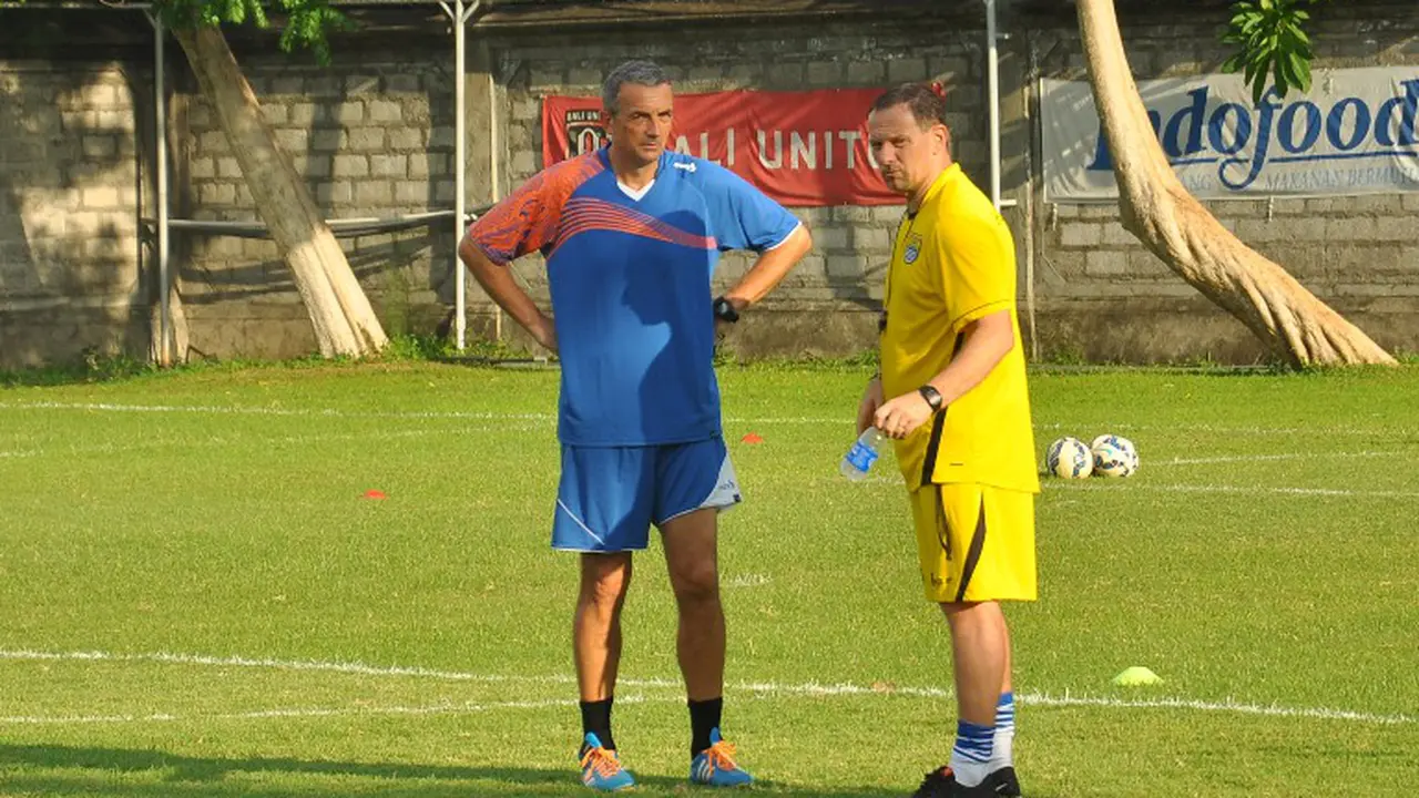 Dejan Antonic dan Milo Seslija Akhiri Perang Dingin di Arema IPL ...