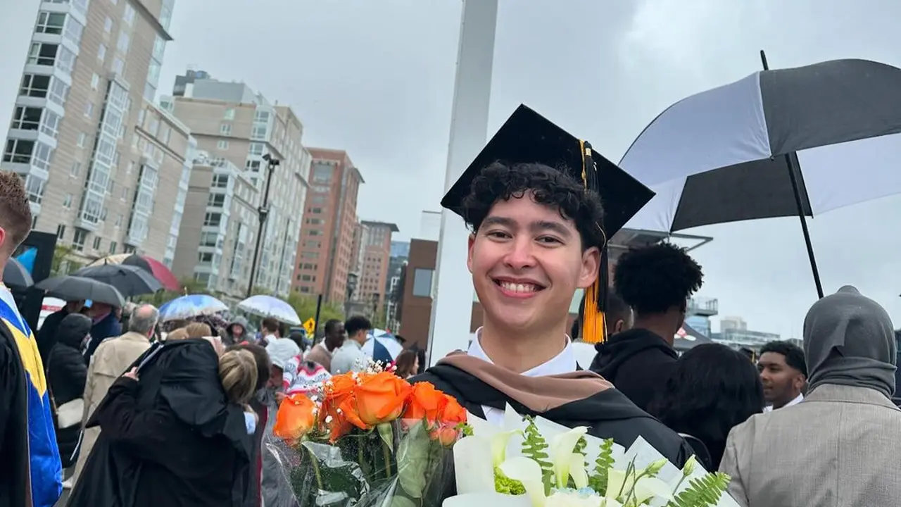 Lulus Kuliah, Intip Potret Wisuda Alvy Xavier Anak Bungsu Mantan ...