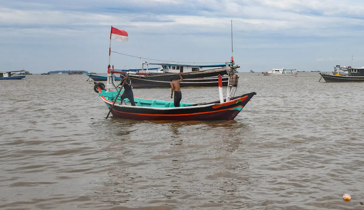 Melihat Pembuatan dan Perbaikan Perahu di Kampung Nelayan Tanjung Pasir ...